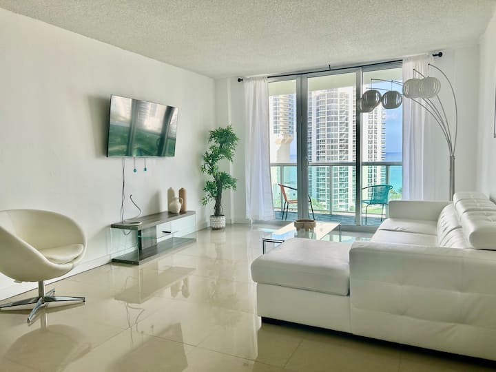 Bel Appartement Vue Sur Mer
Str 03060 - Sunny Isles Beach, FL