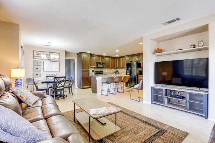 Light & Bright 2br/2ba Condo - Oxnard, CA