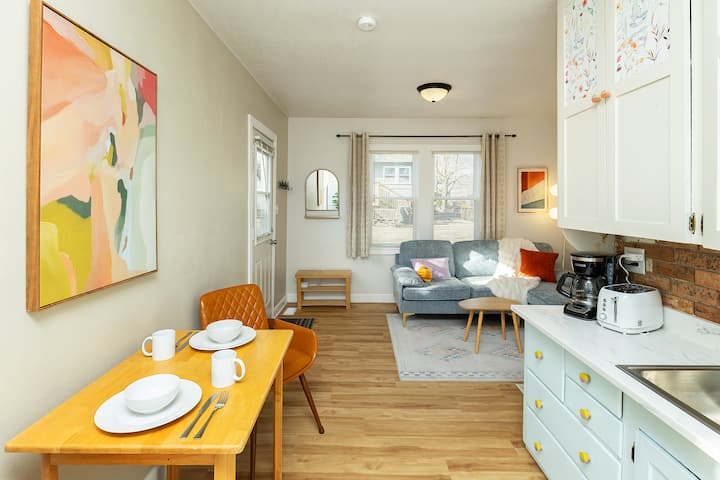 Happy Happy Guest House 1bd/1ba - Des Moines