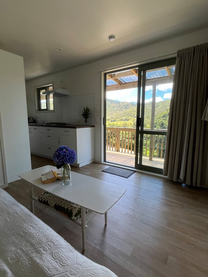 Tree Top Bush, Get Away! - Mangōnui