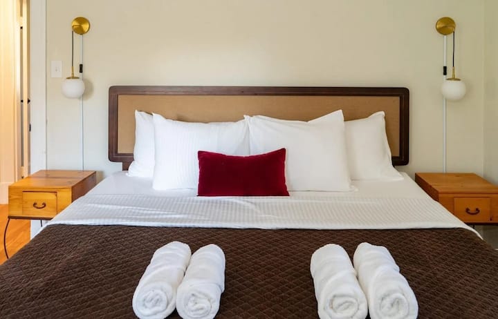 The Chic Brick Oak Cottage *5min To Lu* - Lynchburg, VA