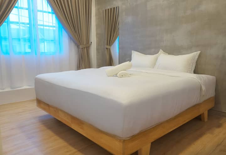 Deluxe King With Window + King Bed (Newly Open) - Malacca