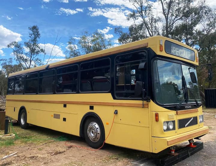 Retro Bus With Bathroom (Bus 5) - Stawell