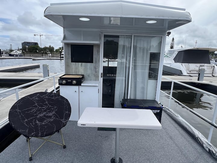 Mini Houseboat Tranquil Retreat - Sunshine Coast