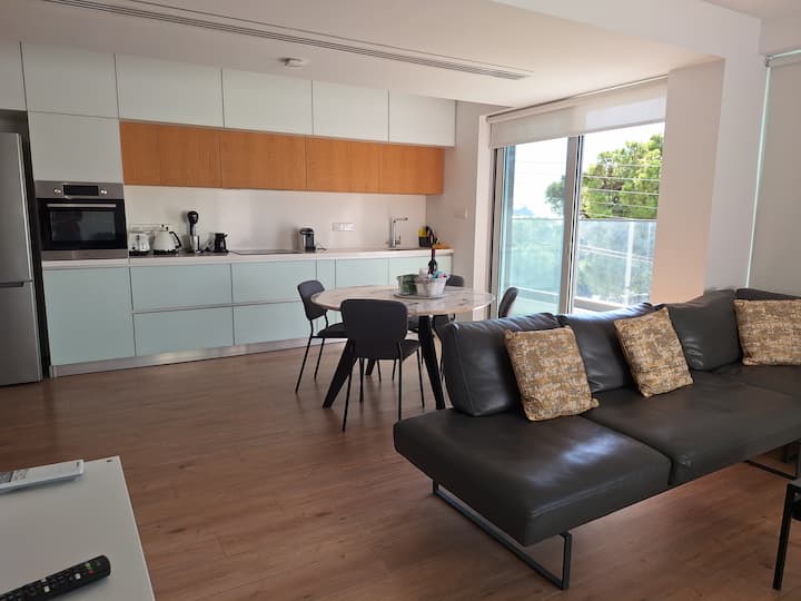 Luxury Seafront 2 Bedroom - Limassol