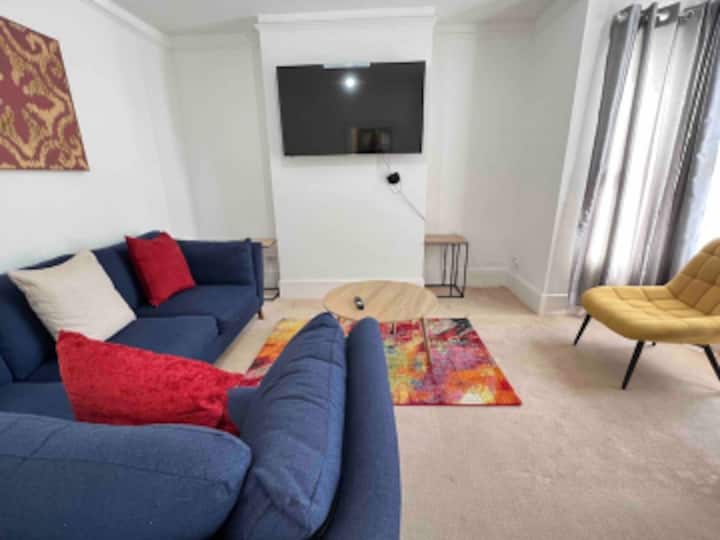 5 Bed House In Medway Sleeps 12 - Gillingham