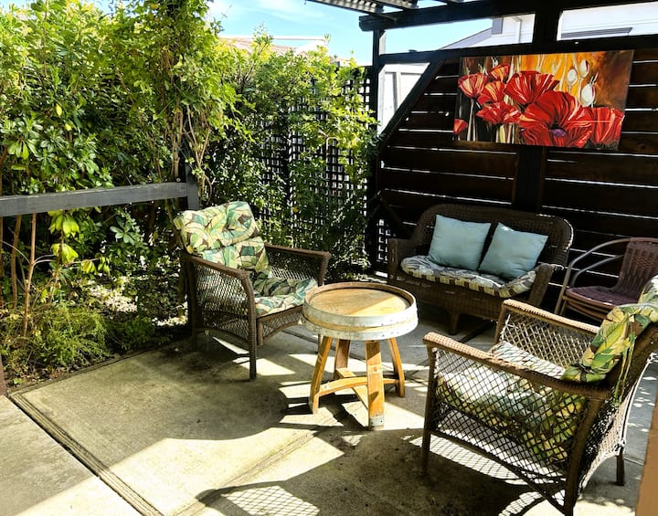 Cozy Downtown Sonoma Cottage - Sonoma, CA