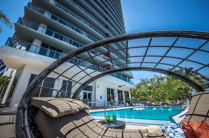 Beach, Pool, And Gym 2b/2b Near Gulfstream & Mall - Hallandale Beach, FL
