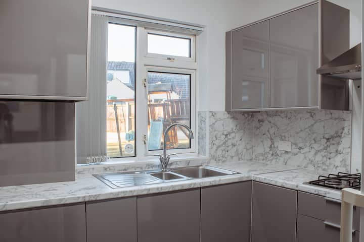 Spacious 4-bed Flat - 10 Mins To City Centre - Leeds