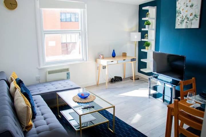 2 Min Walk To Centre | Cozy Contractor Haven - Reading