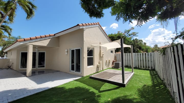 1 Minute To Airport & Beaches. Tropical Oasis - Fort Lauderdale