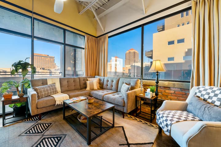 Route 66 Views! 1-bed Penthouse In Downtown Abq - Albuquerque, NM