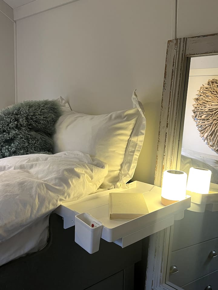 Luxury Shepherd’s Hut In Central Location - Guildford