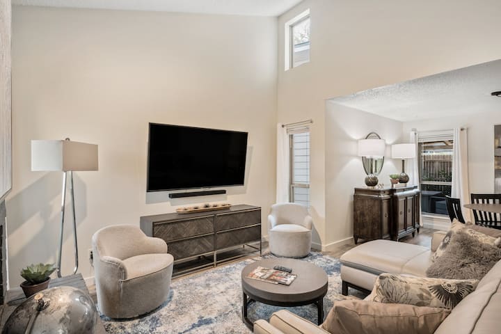 Private, Quite, Updated Home - Bedford, TX