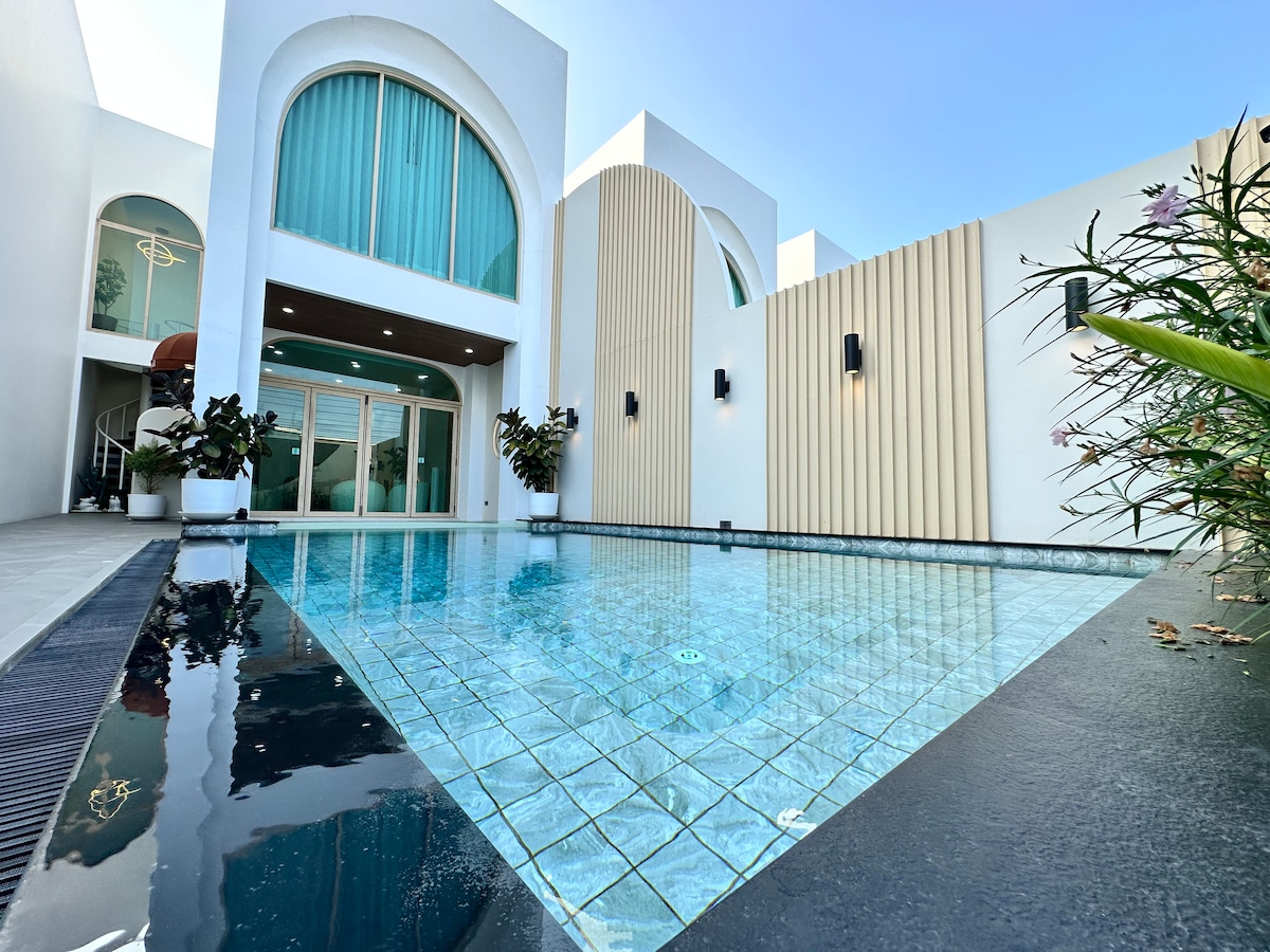 Luxuriöse Villa mit großem Pool, Koh Larn 2 - Villen zur Miete in ...