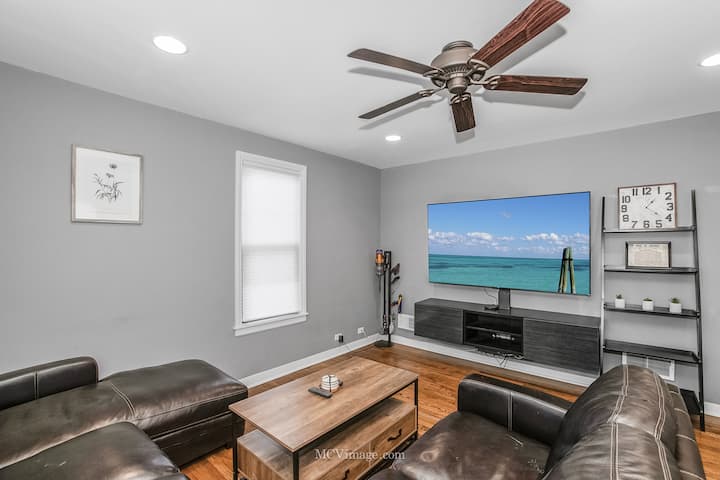 Cozy Oak Lawn Home - Near Metra - Chicago, IL