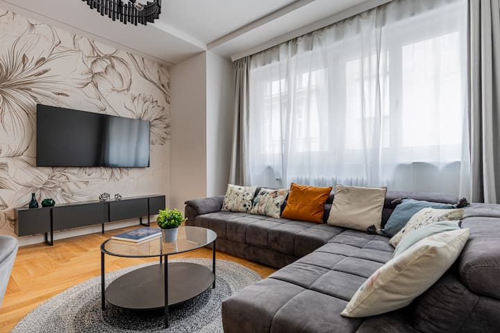 Stylish Central Apartment | Free Parking Garage - Budapest