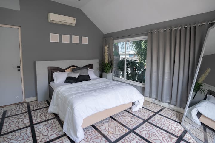 Tranquil - The Lavish Affair - 普傑市