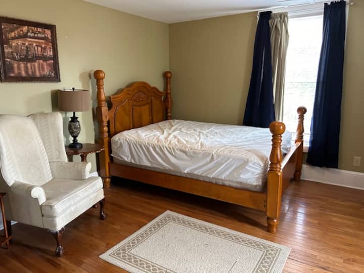 Studio Apartment, Furnished! - Blacksburg