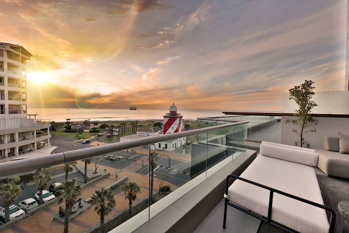Luxe Apartment With Ocean View - Camps Bay