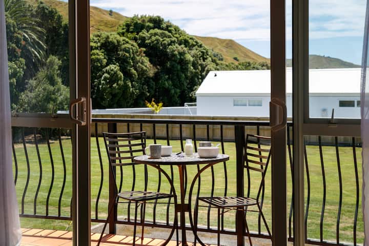 Compact 1 Bedroom Balcony - Gisborne