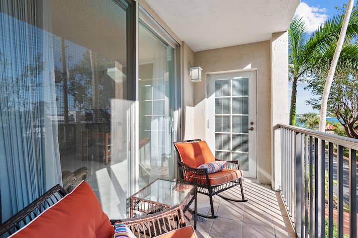 Flagler Condo W/ Sauna, Hot Tub! - West Palm Beach, FL
