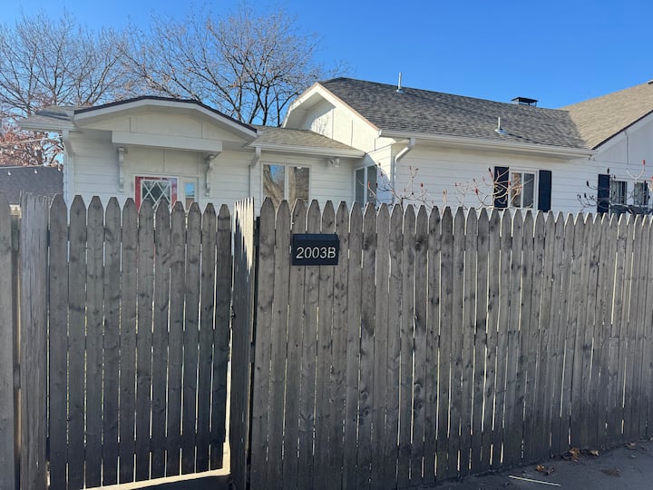 Red Door 2003b Charming Basement Bungalow - Grand Island, NE