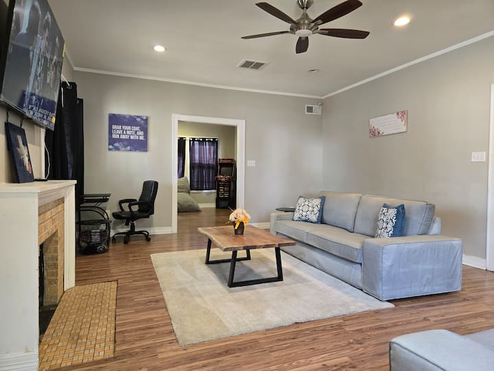 Cozy 3br Mins To Shopping&dining - Humble, TX
