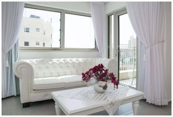 Stunning 3 Bedroom Apt W/ Pool & Gym In Building - Jerusalem
