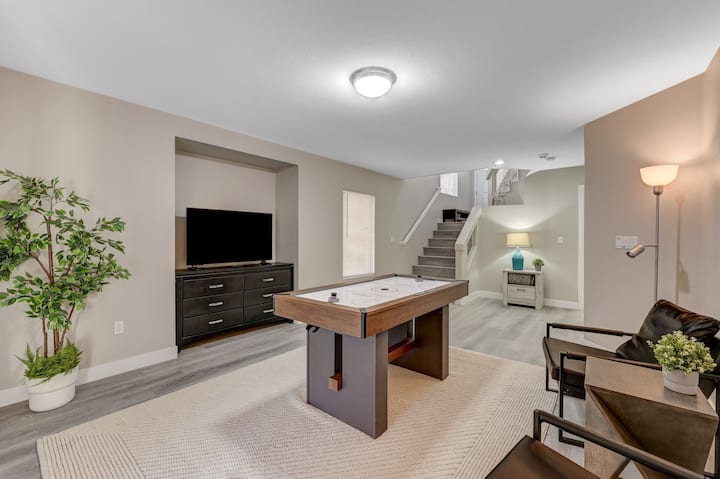Stunning 3 Bd Home-game Room And Relaxing Space - Las Vegas, NV