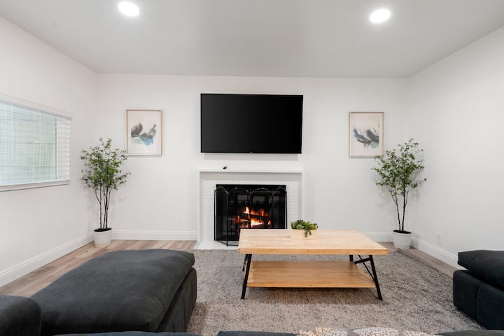 Pristine 3bd/2ba Modern Getaway With Pool - Citrus Heights, CA