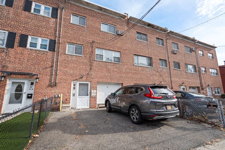 Uptown Escape In Mount Vernon - Baychester Avenue – Bronx NY