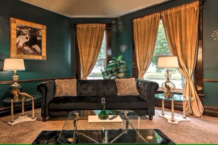 Fully Furnished 3br Home - Terre Haute, IN