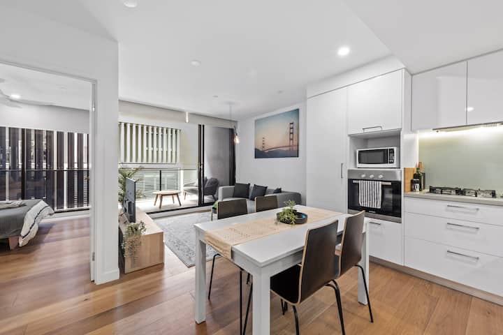 South Bank Sleek! ~ 1bed/1bath/1car/balcony - Brisbane
