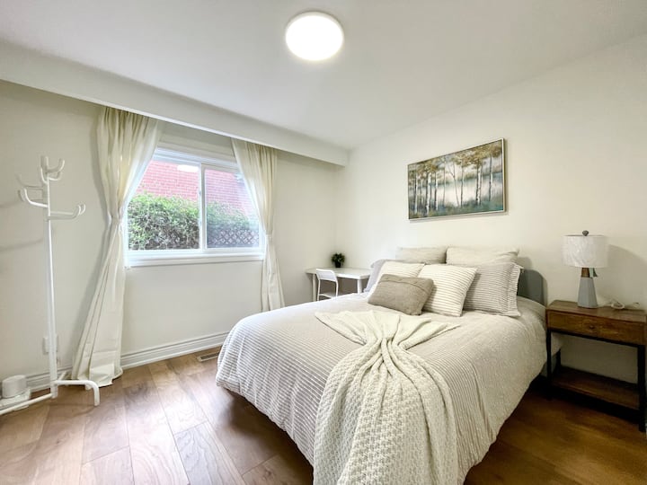 Comfortable Bedroom - Beautiful Corner In Toronto. - 萬錦