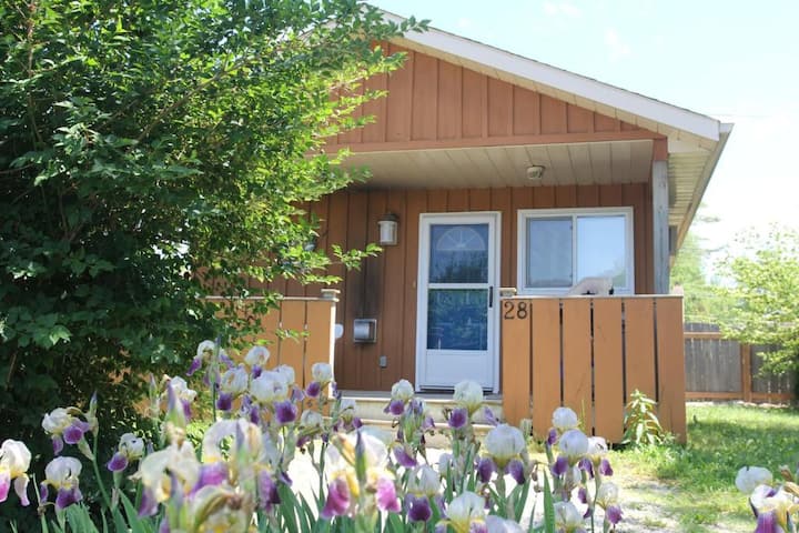 Jacuzzi Cabin/3 Minutes To Beach - Wasaga Beach