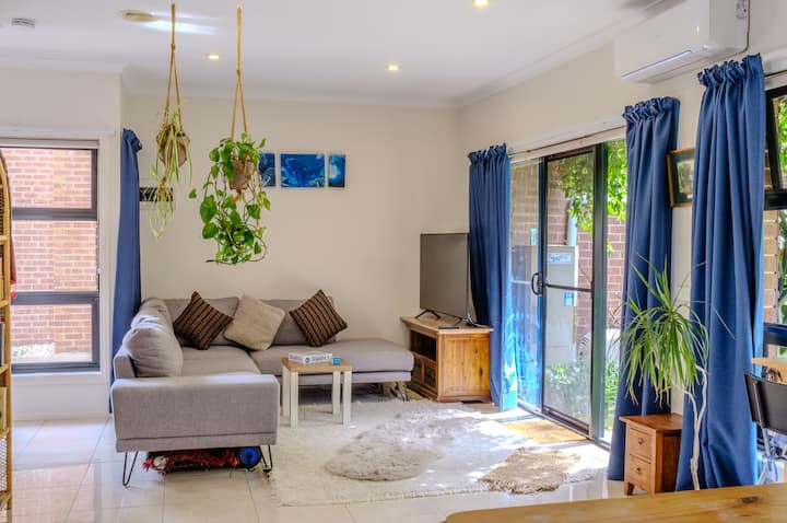 Spacious & Stylish Stay In Glenroy - Essendon Fields Airport