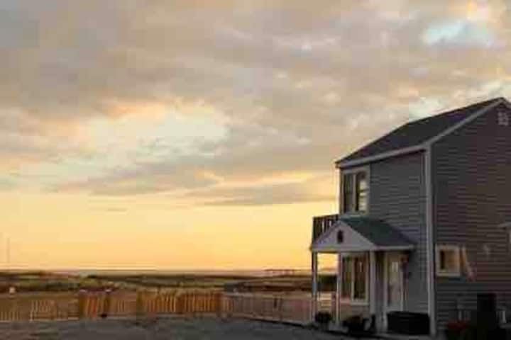 Why Pay Ptown Prices? Waterfront, 2br. Book Now! - Truro, MA