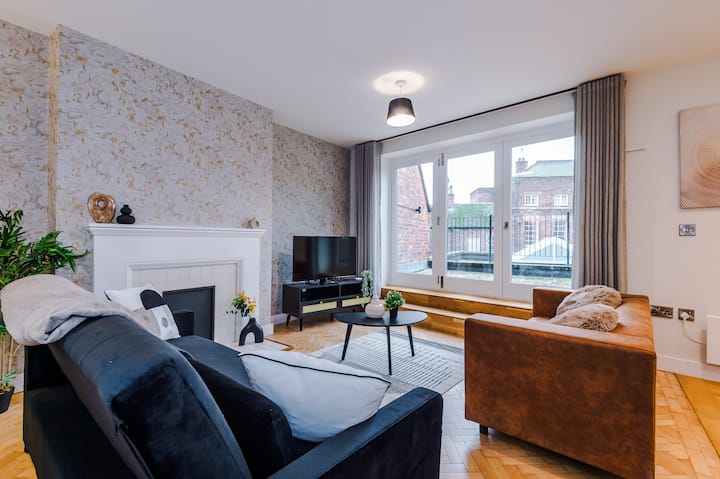 Central York Penthouse With Private Roof Terrace - York