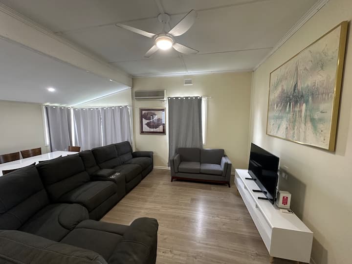 Spacious Family Home - Sleeps 8 - Grafton