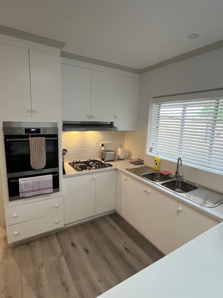 Hotel Home Style With Aircon - Beaconsfield