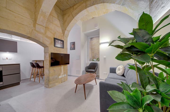 Beautiful, Designer 2br Home In Heart Of Valletta - La Valette
