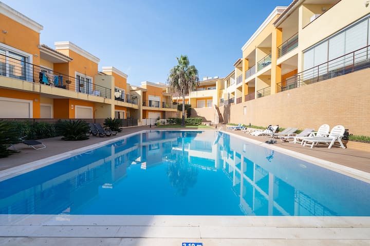 Bright And Modern 2 Bed Apartment In Vale De Parra - Guia