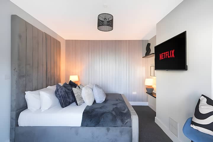 8 Bed House, 8 Baths In Medway - Kent