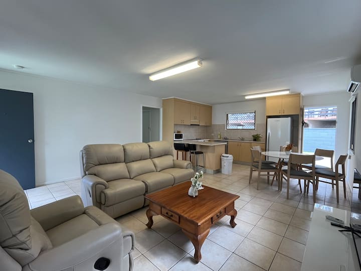 3 Br House In Broadbeach 300m To Pacific Fair - Broadbeach