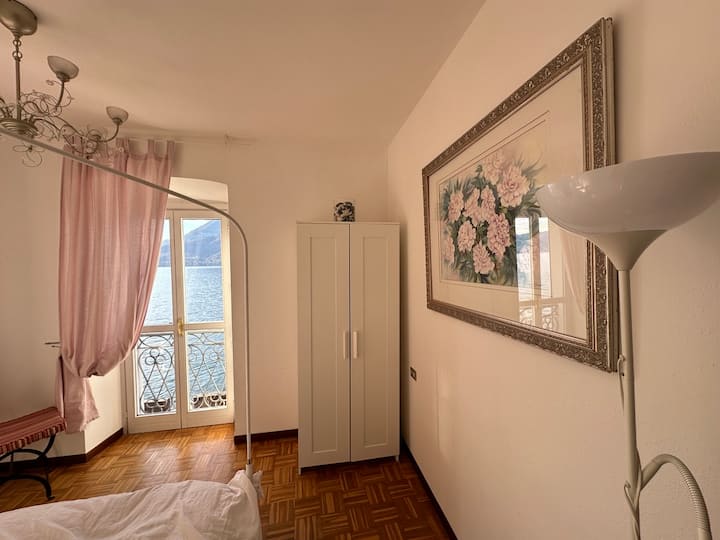 "The Hideout – A Waterfront Gem" - Varenna