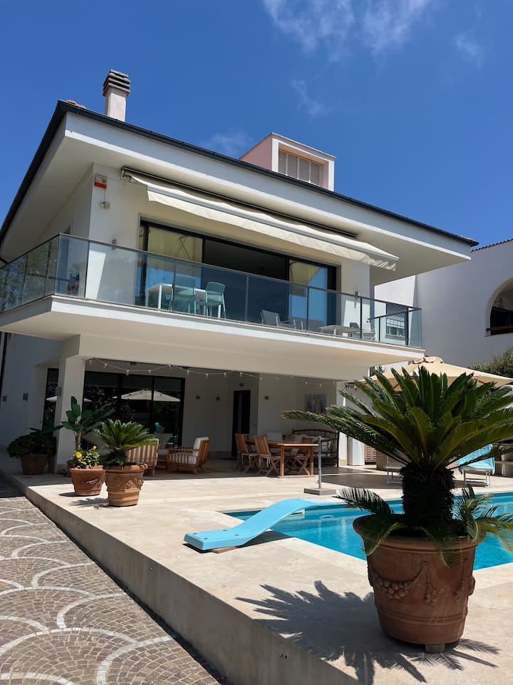 Villa Ved Havet. Svømmebasseng. Høy Kvalitet. - Santa Marinella