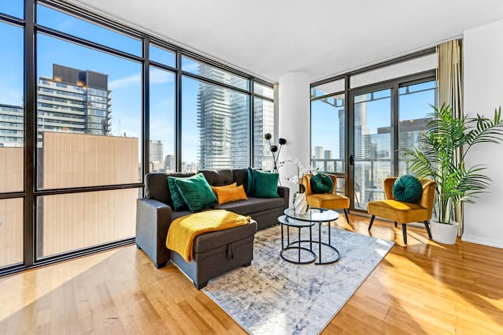 Scenic 1bed+den Condo Near Queen’s Park Views - Toronto