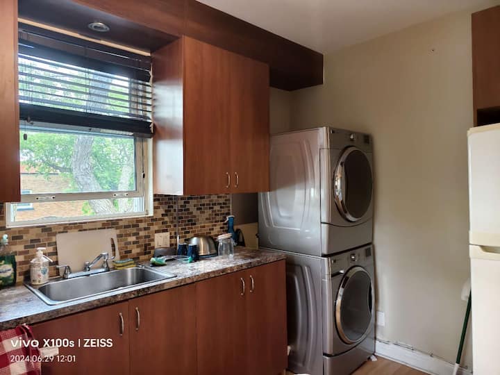 Cozy Private Room, Near Metro Green Line - Varennes