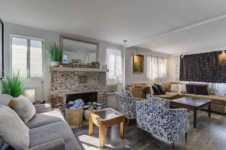 Stay On The Best Street In Town! - Santa Catalina Island, CA